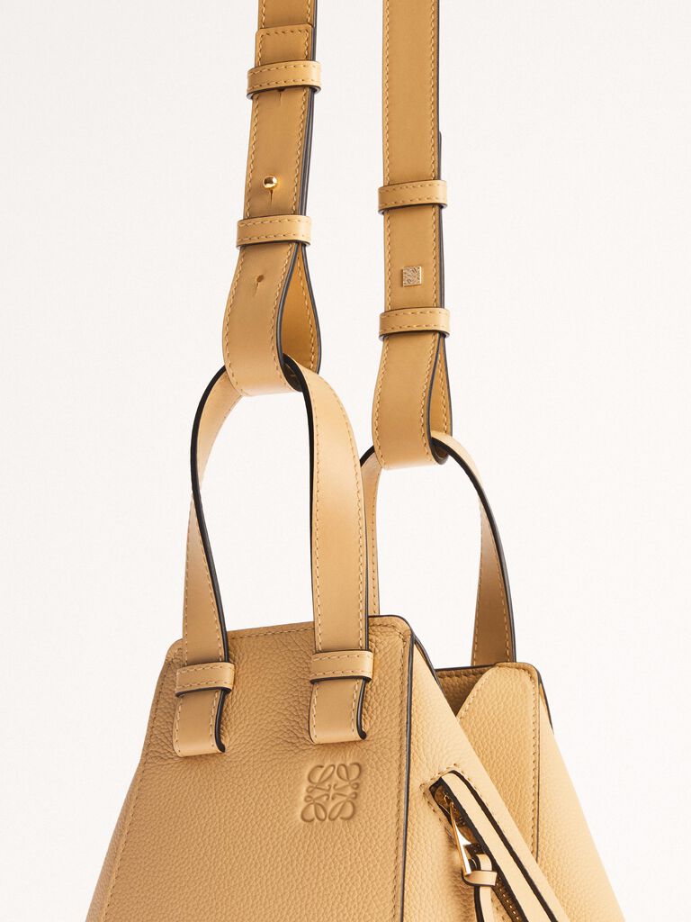 Conozca los modelos de bolsos más icónicos de Loewe